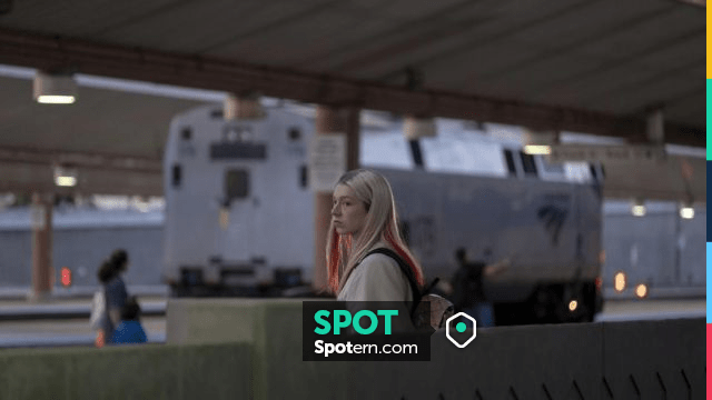 The backpack geometric pink worn by Julius Vaughn (Hunter Schafer) in ...