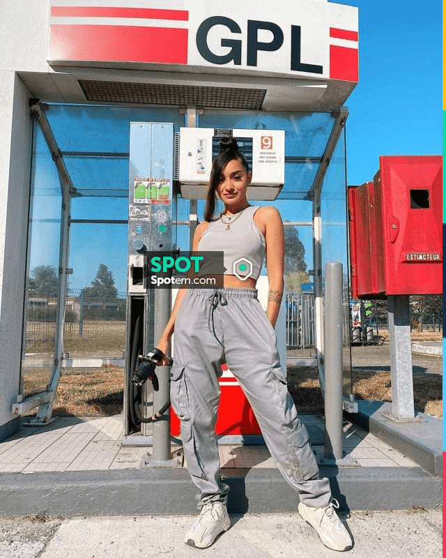 The gray crop top worn by Maile Akln on his account Instagram ...