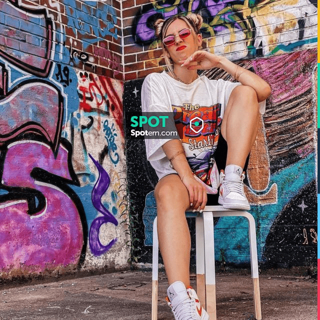 Oversize T-shirt worn by Laura R on the account Instagram of @laura_r ...