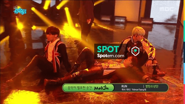 Bomber jacket de Suga dans [HOT] BTS-RUN, BTS-RUN, Show Music core ...