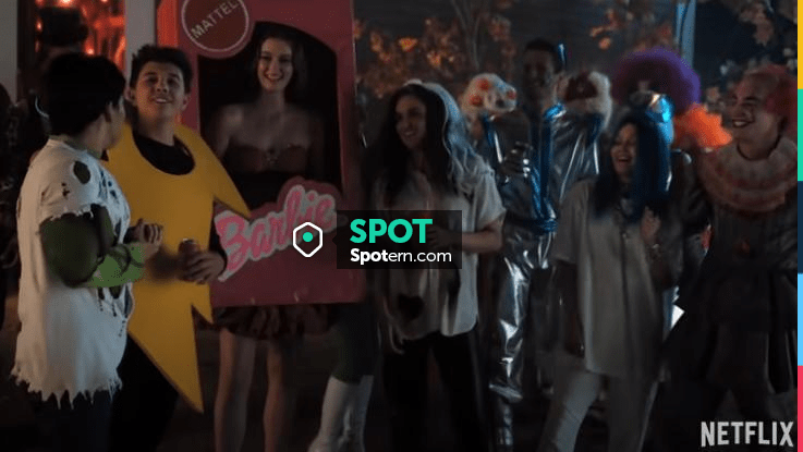 Costumes from Hubie Halloween: Peyton List wears Barbie Box Costume to ...