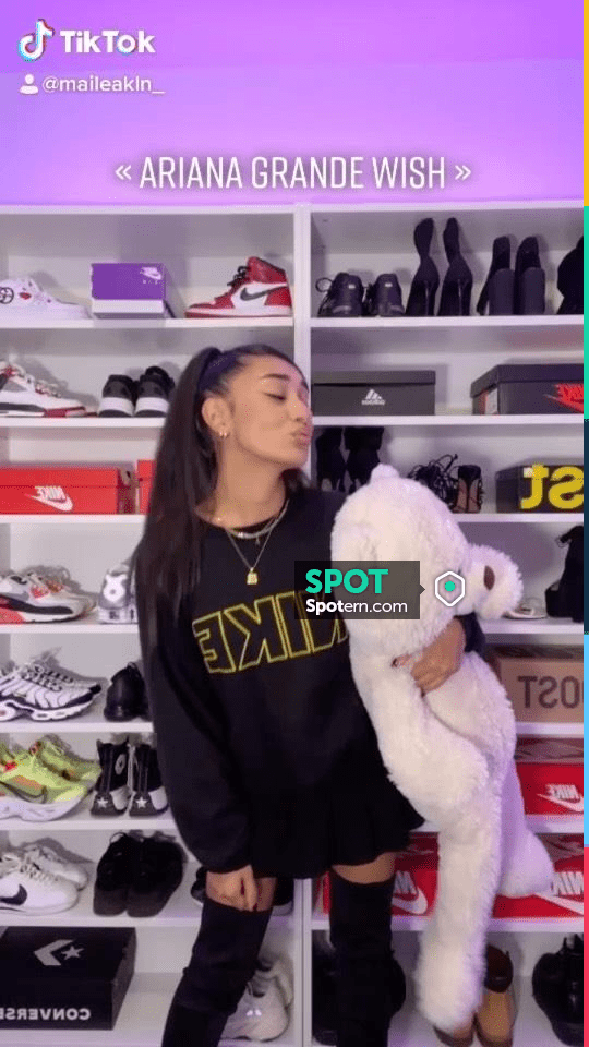 Giant white teddy bear "Jackal" of Maile Akln on the account Instagram ...