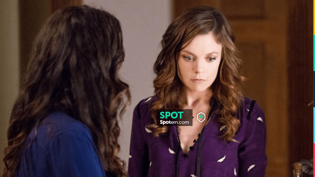 The collar of Ingrid Beauchamp (Rachel Boston) in Witches of East End ...
