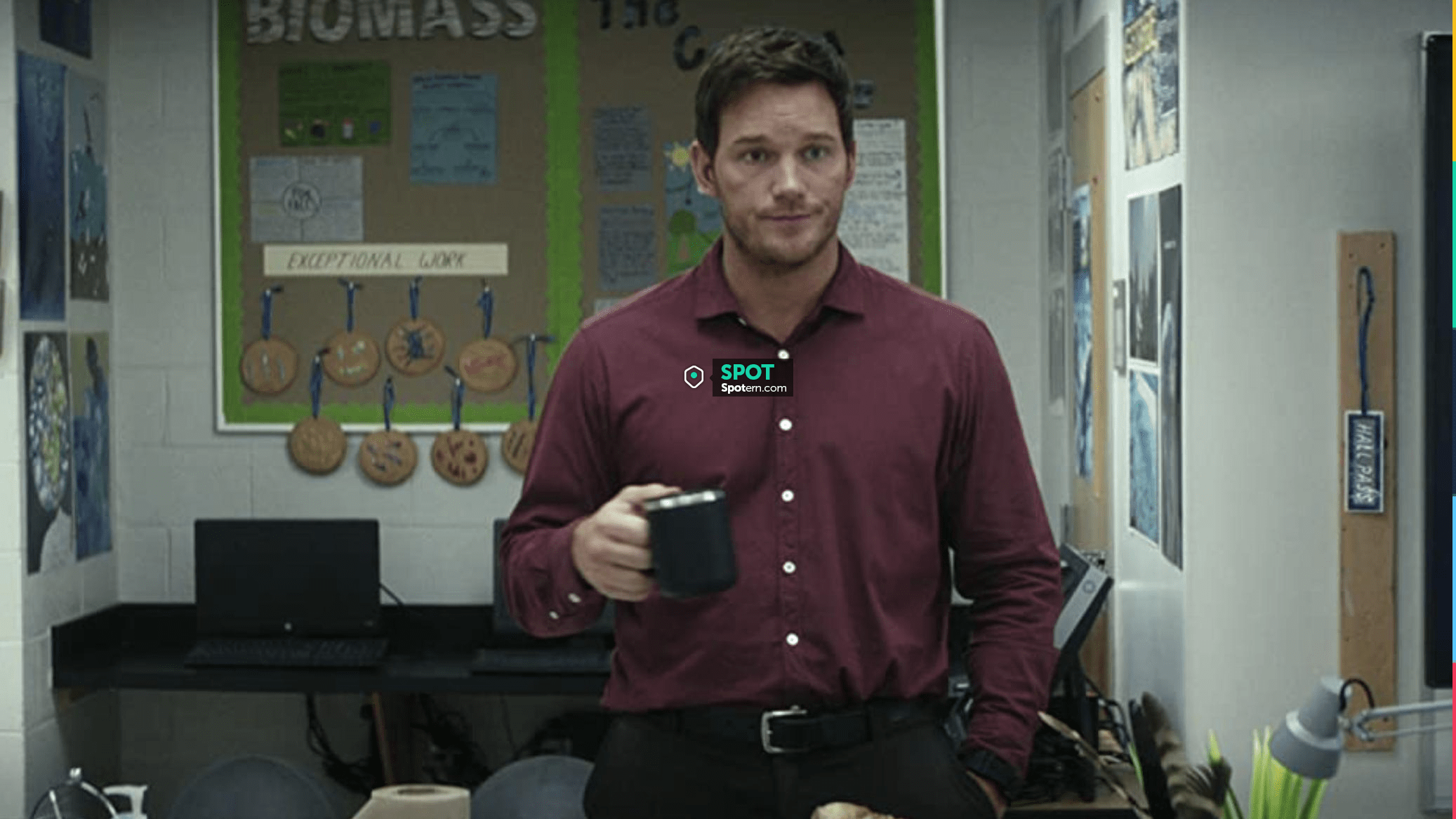 Burgundy shirt worn by Dan Forester (Chris Pratt) in The Tomorrow War ...