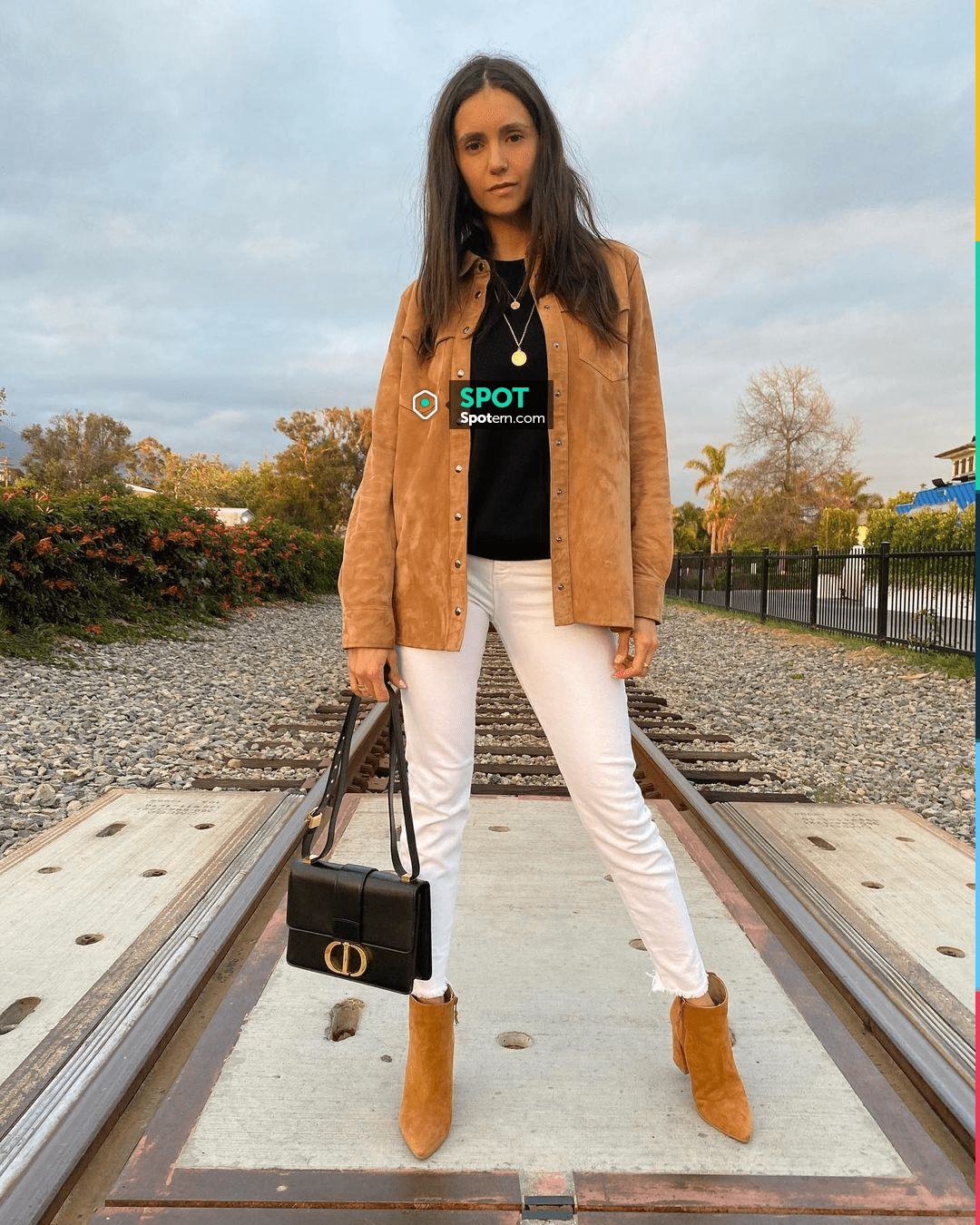 La tenue de Nina Dobrev sur son compte Instagram @nina | Spotern