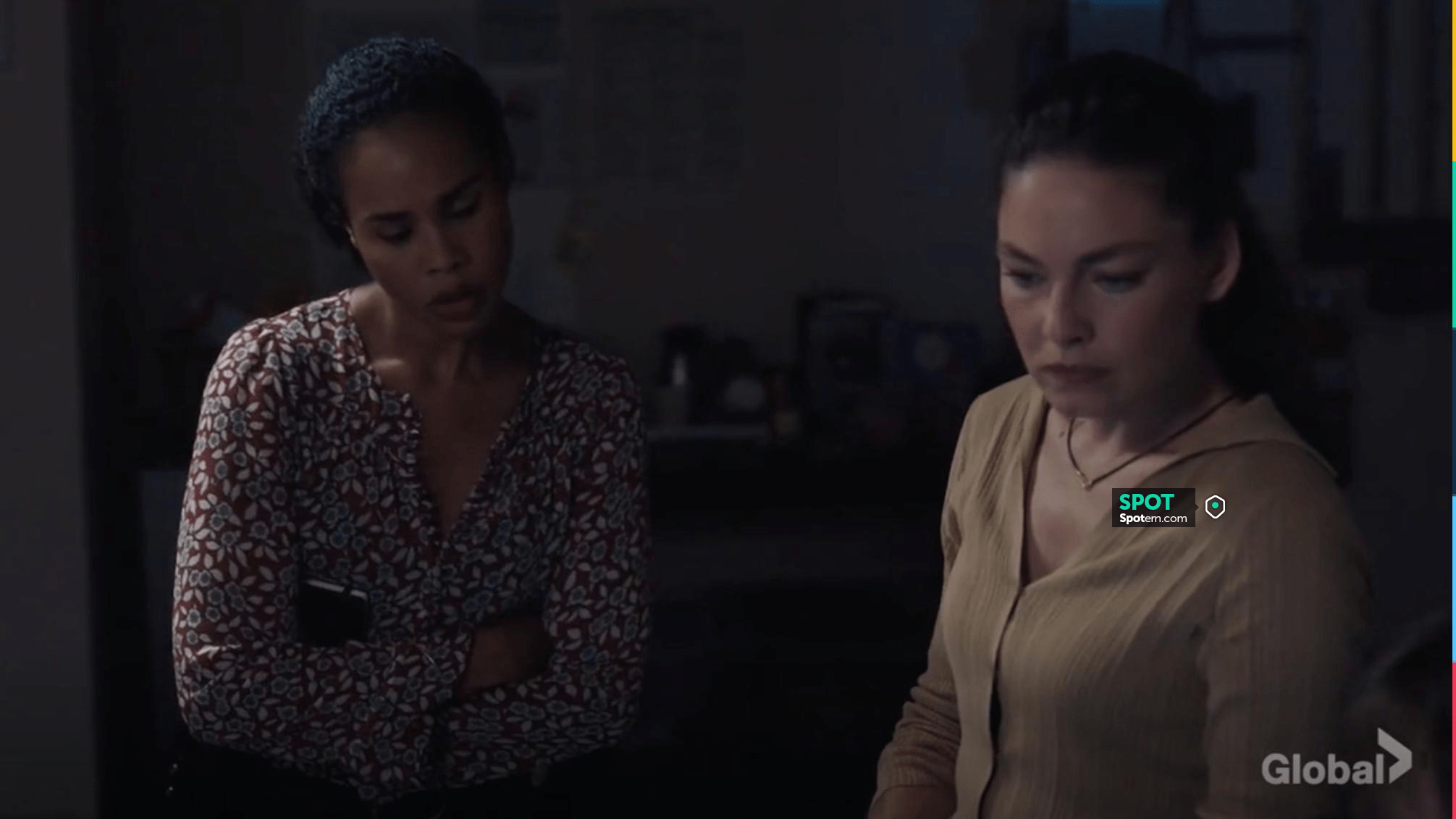 Vince Côtelé Polo Cardigan porté par Katrin Jaeger (Christiane Paul ...