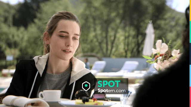 Love Quinn's (Victoria Pedretti) Hooded Blazer Jacket in You (Temporada ...