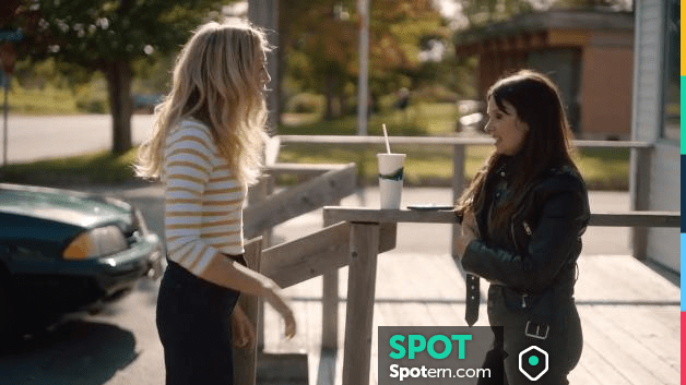 Gap High Rise Legging Skimmer Jeans with Button Fly worn by Nora Finley ...