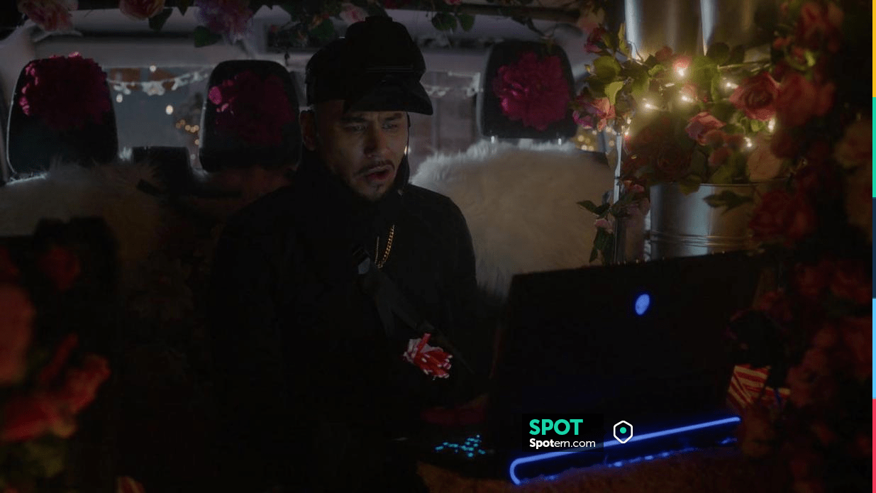 Alienware laptop used by Reggie (Ricky Norwood) as seen in The Princess ...