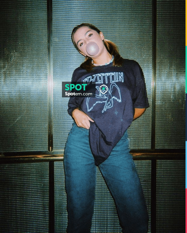 Led Zeppelin T-Shirt worn by Addison Rae on her Instagram account ...