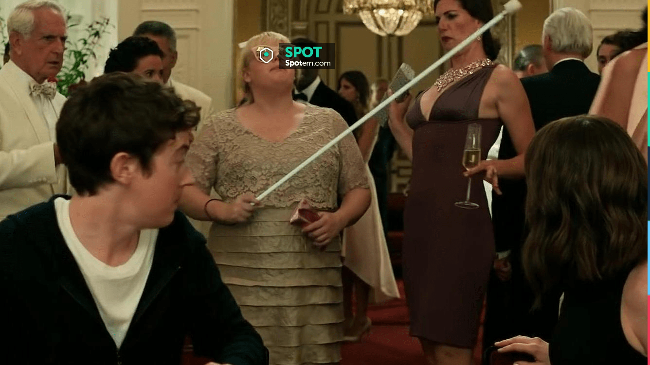 Large round pink mirrored sunglasses of Penny Rust (Rebel Wilson) in ...