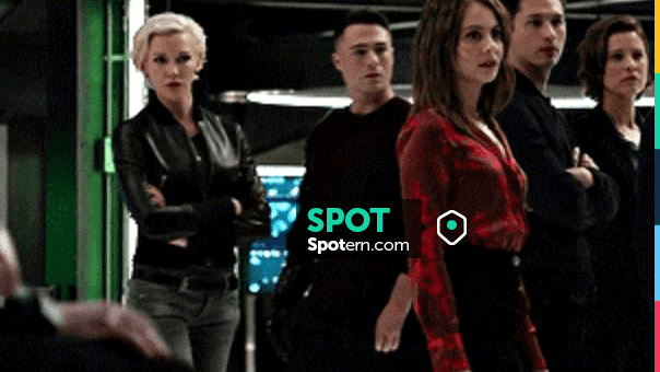 The red blouse Equipment worn by Thea Queen (Willa Holland) in Arrow ...