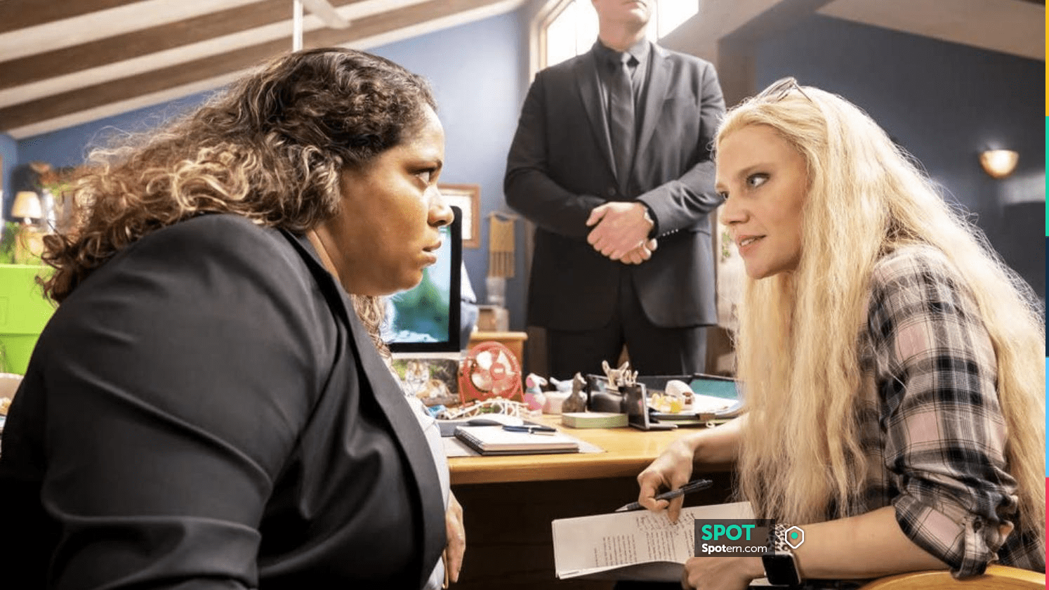 Apple Watch Leopard Band worn by Carole Baskin (Kate McKinnon) as seen ...