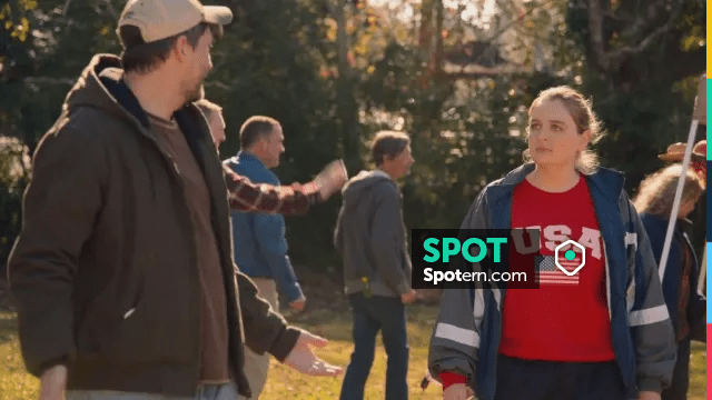 USA Flag Long-sleeved Shirt in Red worn by Kelly (Chelsea Holmes) in ...