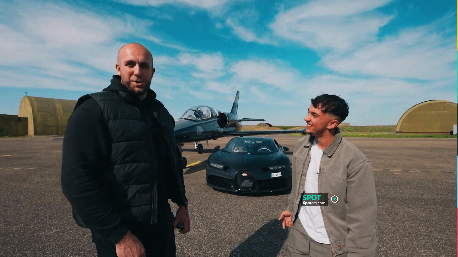 La veste en jean grise zippée de Inoxtag dans sa vidéo Youtube Bugatti ...