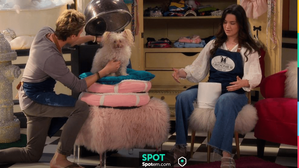 Birkenstock Ari­zona Shear­ling San­dals worn by Lex (Jules LeBlanc) as ...