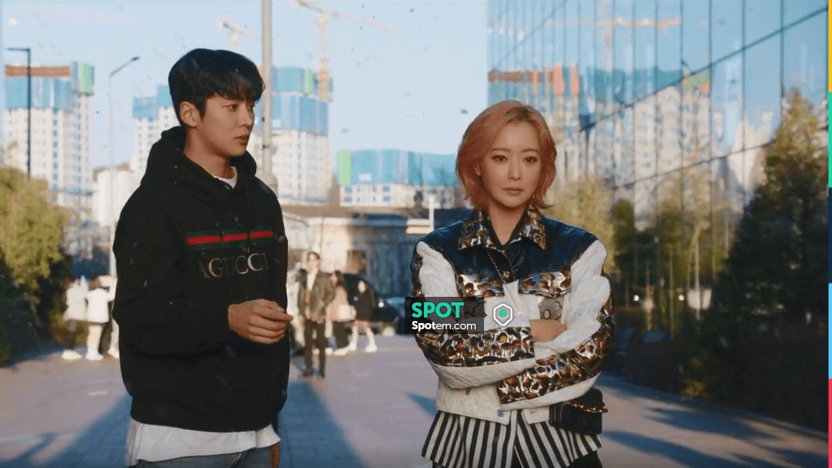 Chaqueta cuadrada de material mixto Louis Vuitton usada por Goo Ryeon ...