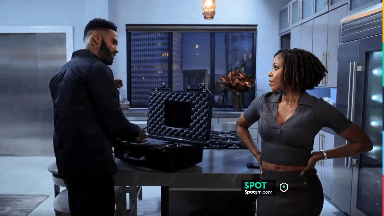 Guess Amalia Skirt worn by Andrea 'Andi' Barnes (KJ Smith) as seen in ...