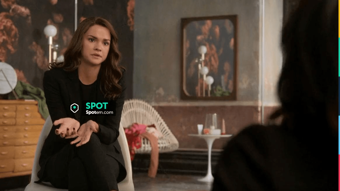 Club Monaco Bor­rem Sin­gle But­ton Blaz­er worn by Callie Adams Foster ...