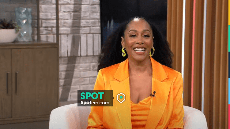 Alice + Olivia Den­ny Blaz­er worn by Simone Missick as seen in CBS ...