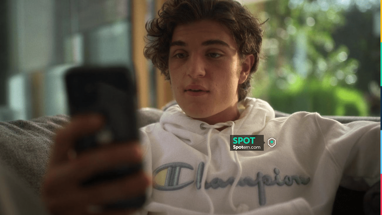 Champion White Hoodie usado por Jake C. (Mason Versaw) como se ve en el programa de televisión ...