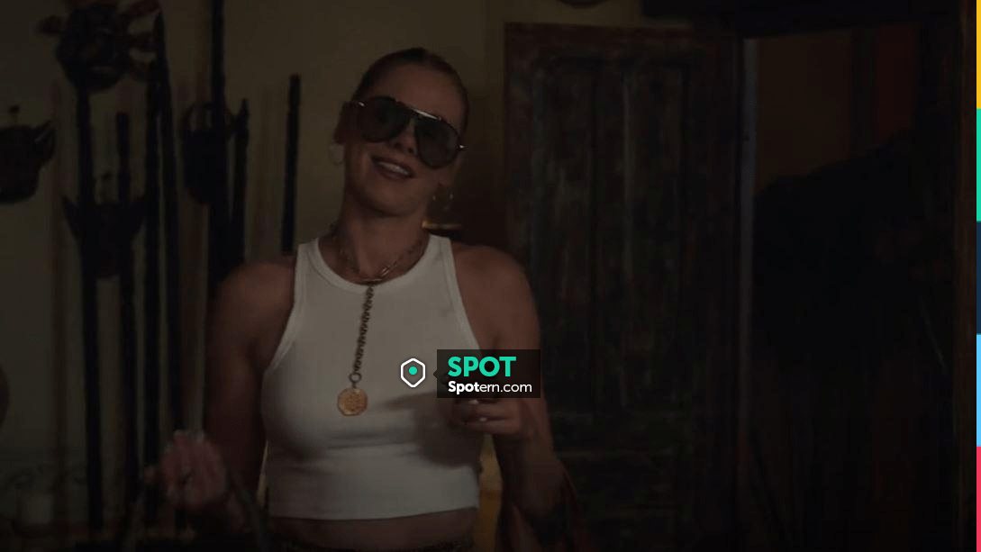 Tanque Rina de Todos los Santos usado por Isobel Evans (Lily Cowles ...