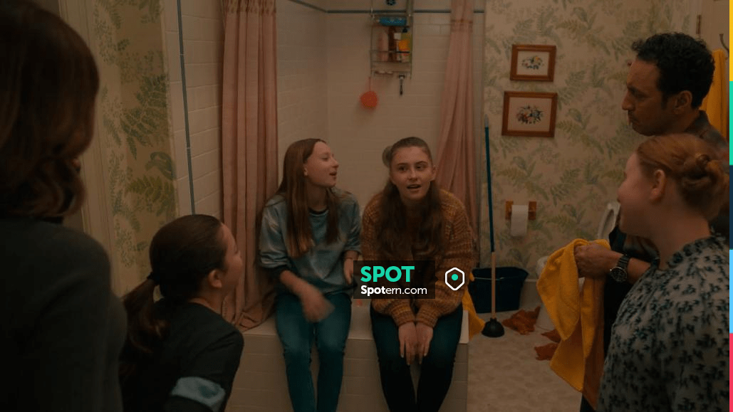 Madewell Space-Dyed Waller Crop Cardigan Sweater worn by Lynn Bouchard ...