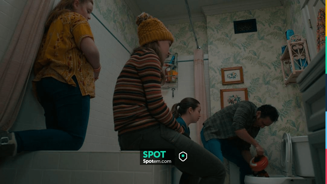 Joie High Rise Park Skinny G Pant worn by Lynn Bouchard (Brooklyn Shuck ...