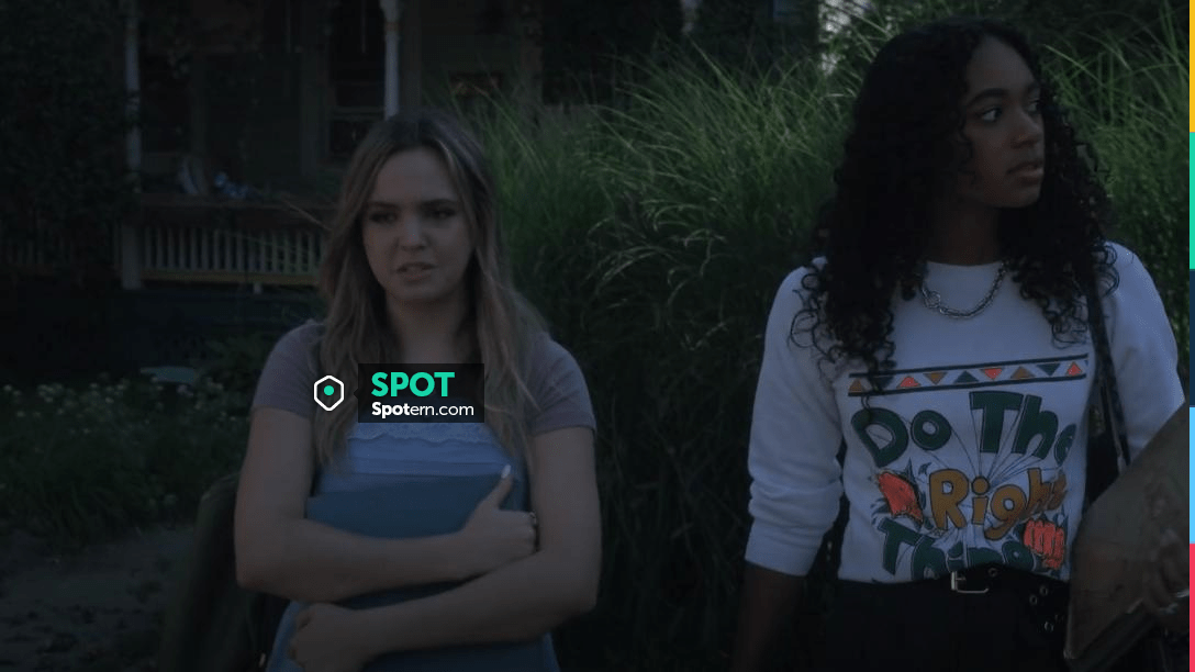 BDG Ba­by Tee in lilac worn by Imogen Adams (Bailee Madison) as seen in ...