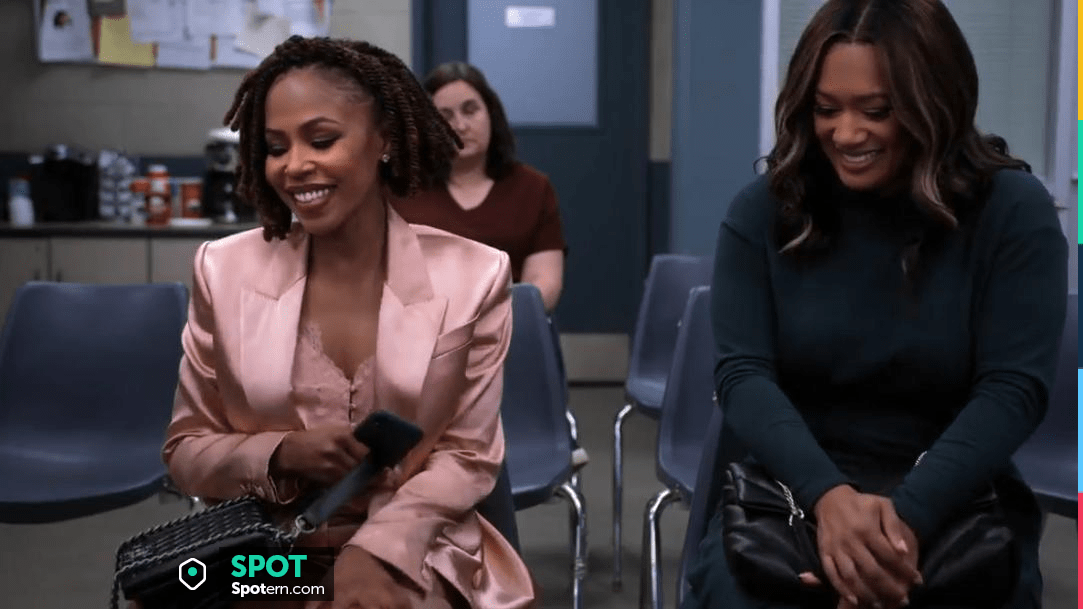 Chanel Large Boy Chanel Hand­bag worn by Andrea 'Andi' Barnes (KJ Smith ...