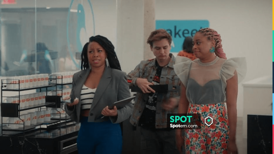 Zara High-Waist Trousers worn by Phoebe Robinson as seen in Everything ...