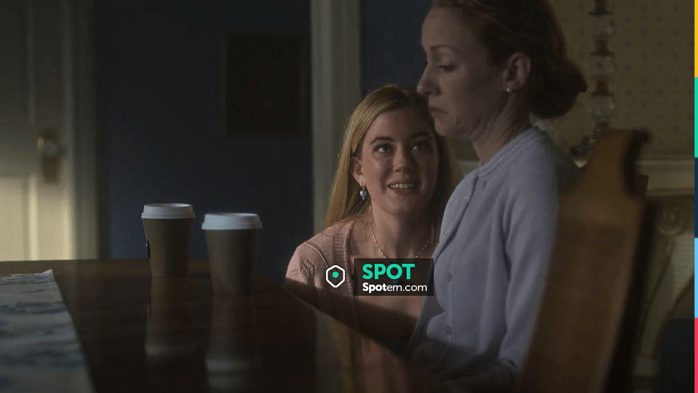 Motel Samo Cardigan in Diamond and Heart Pink worn by Kelly Beasley ...