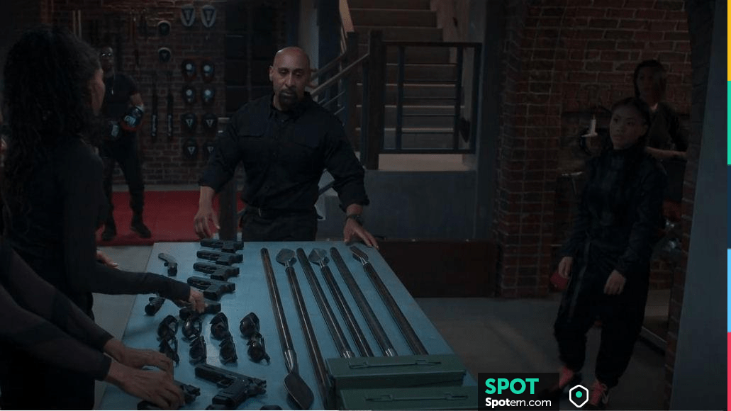 Nike Blazer Mid 77 worn by Tess (MK xyz) as seen in First Kill (S01E03 ...