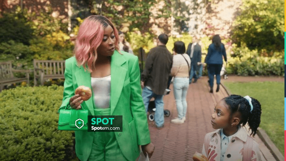 Zara Mini City Bag usado por Phoebe (Phoebe Robinson) como se ve en ...