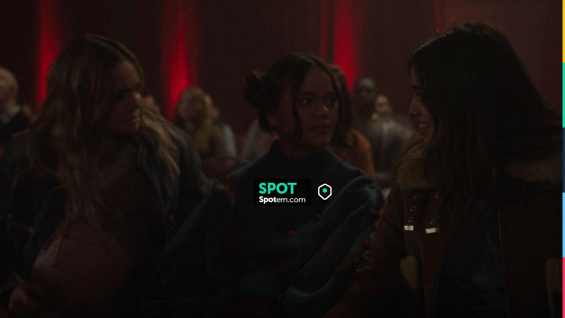 Farm Rio Monstera Hearts Sweater worn by Minnie 'Mouse' Honrada (Malia ...