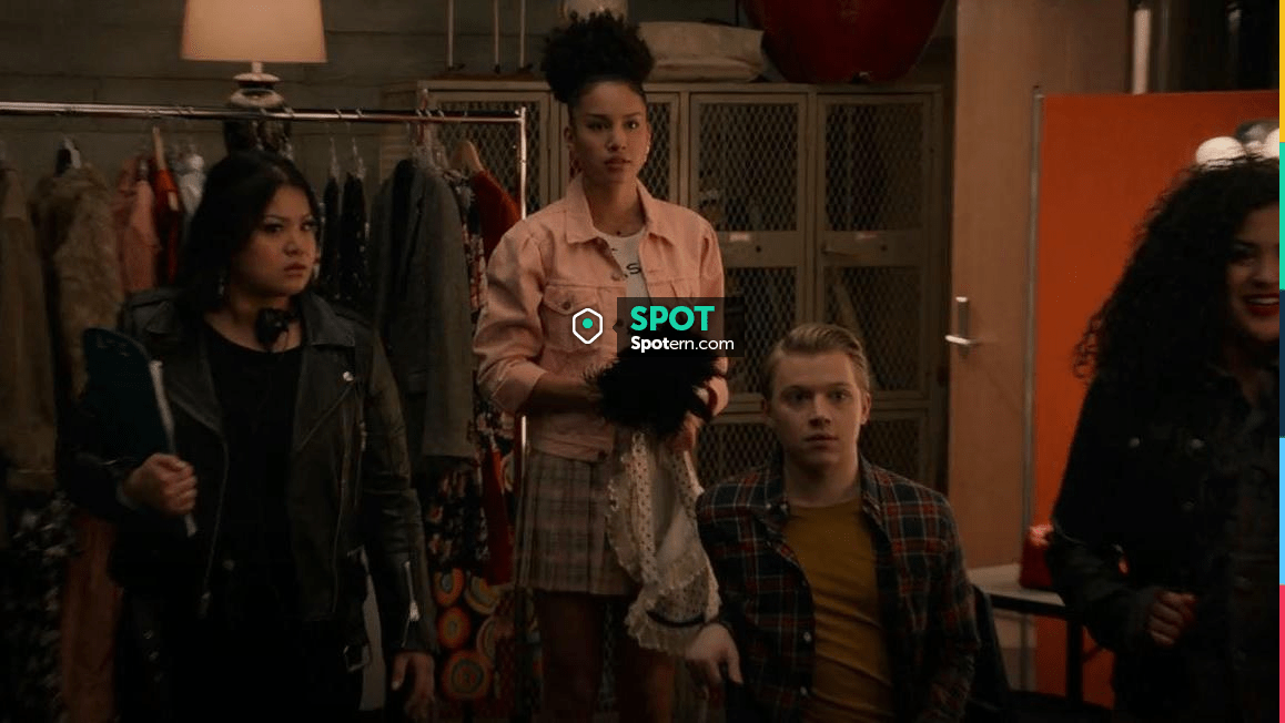 Levis Original Puff Sleeve Trucker Jacket in Chalky Blush worn by Gina ...