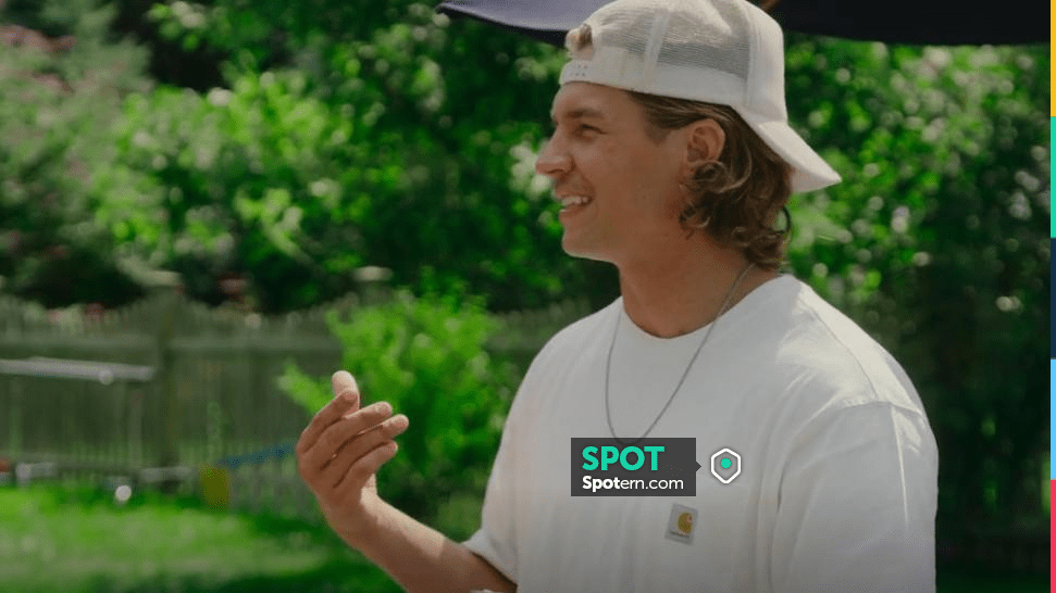 Carhartt Short Sleeve Pock­et Tee worn by Hunter Hulse as seen in ...