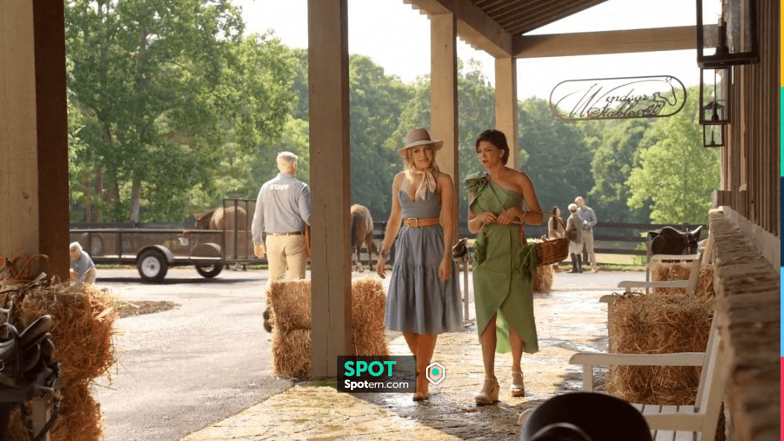 Chloe Edith Leather Knee Boots worn by Fallon Carrington (Elizabeth ...