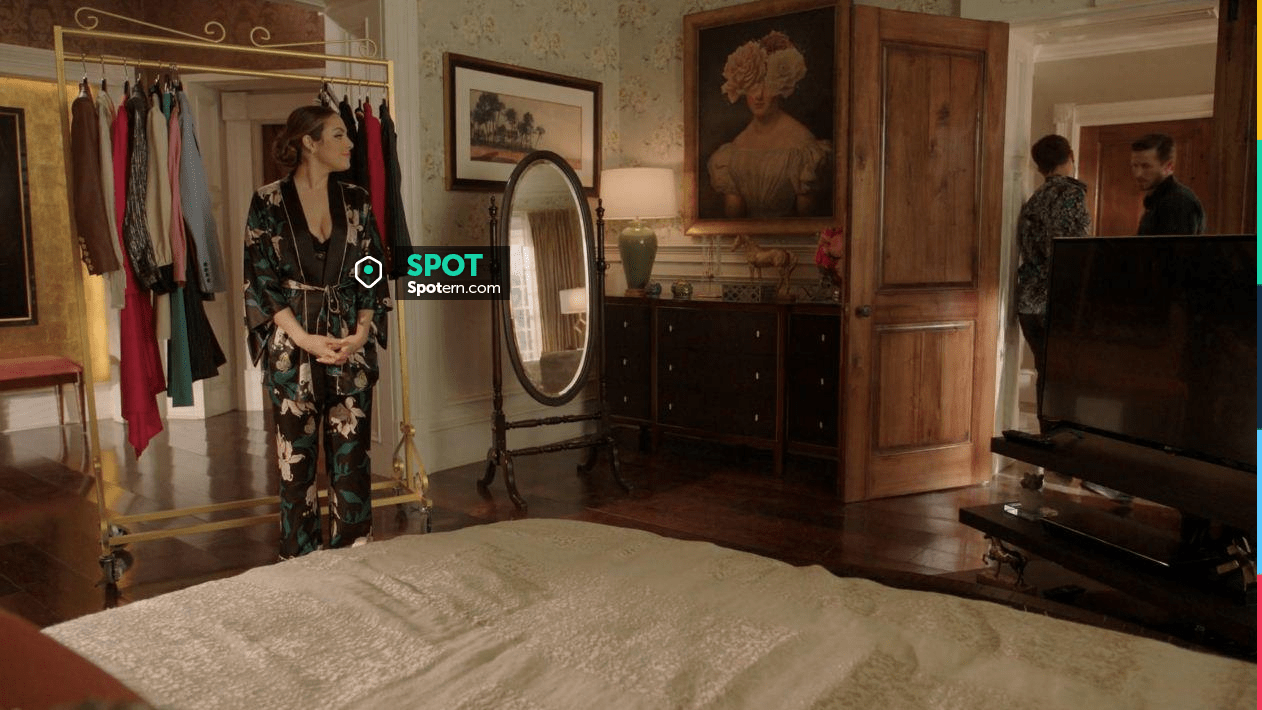 Morgan Lane Nia Robe usado por Fallon Carrington (Elizabeth Gillies ...