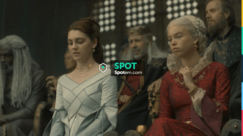 Collar de perlas usado por la joven reina Alicent Hightower (Emily Carey) en house of the Dragon ...