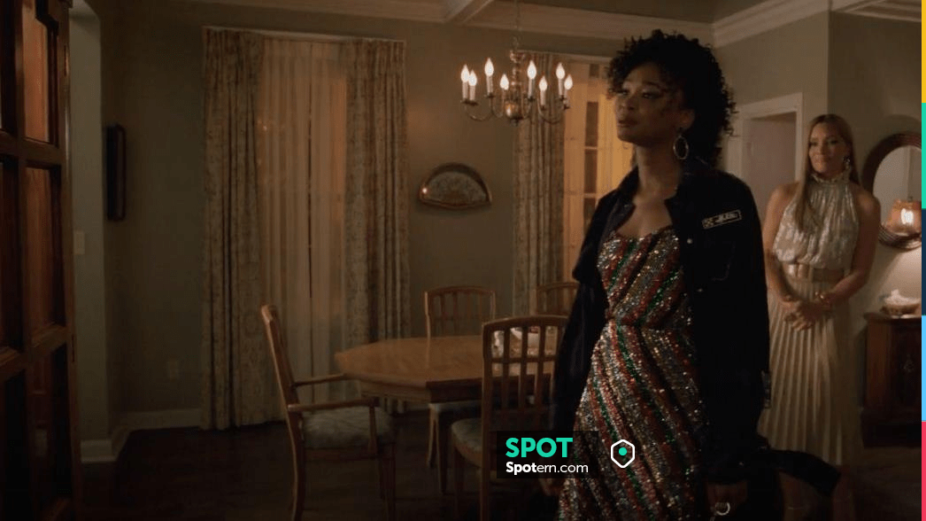 Milly Rainbow Multistripe Sequin Bias Skirt portée par Monica Colby ...