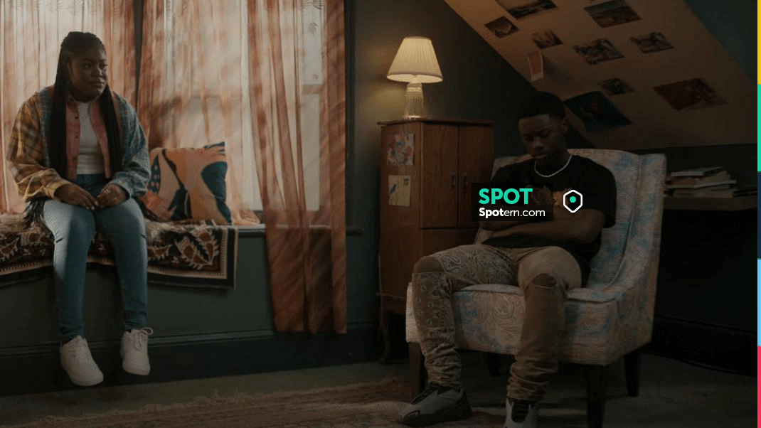 Camiseta Burberry Jupe Crewneck usada por Kevin Williams (Alex R ...