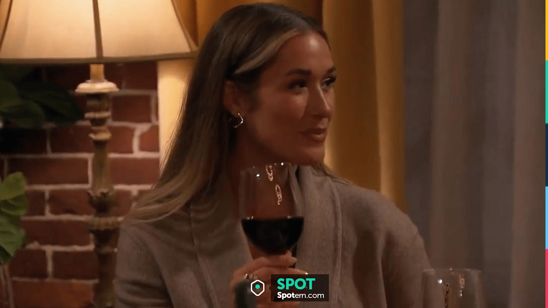 Bague Robyn Rhodes Sherri portée par Rachel Recchia vue dans The ...