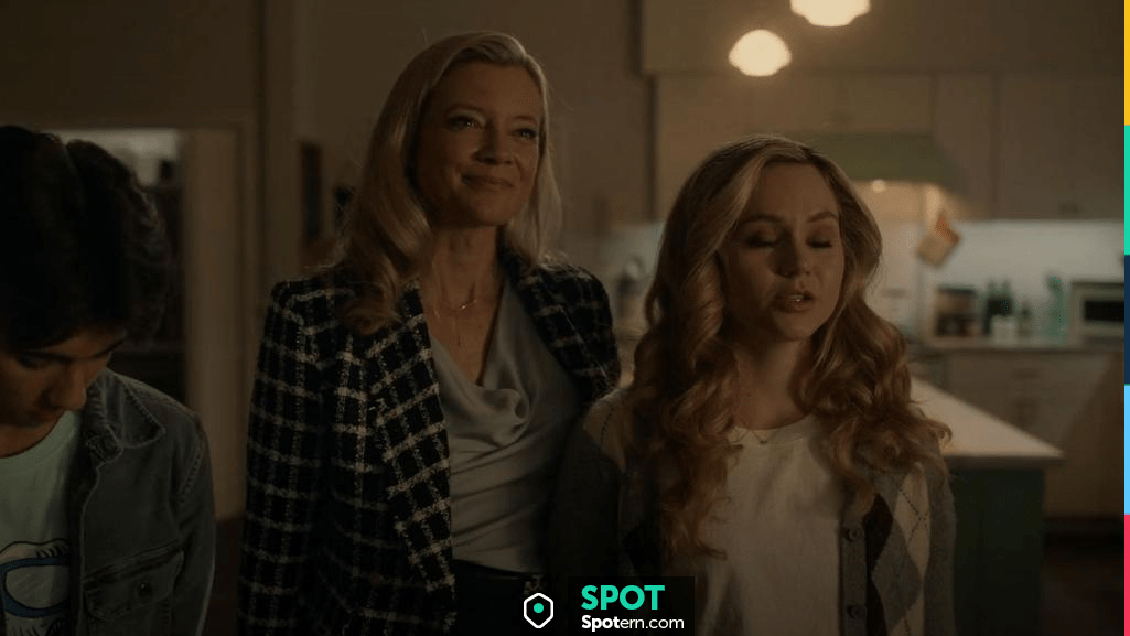 Tory Burch Kira Belt worn by Barbara Whitmore (Amy Smart) as seen in DC ...