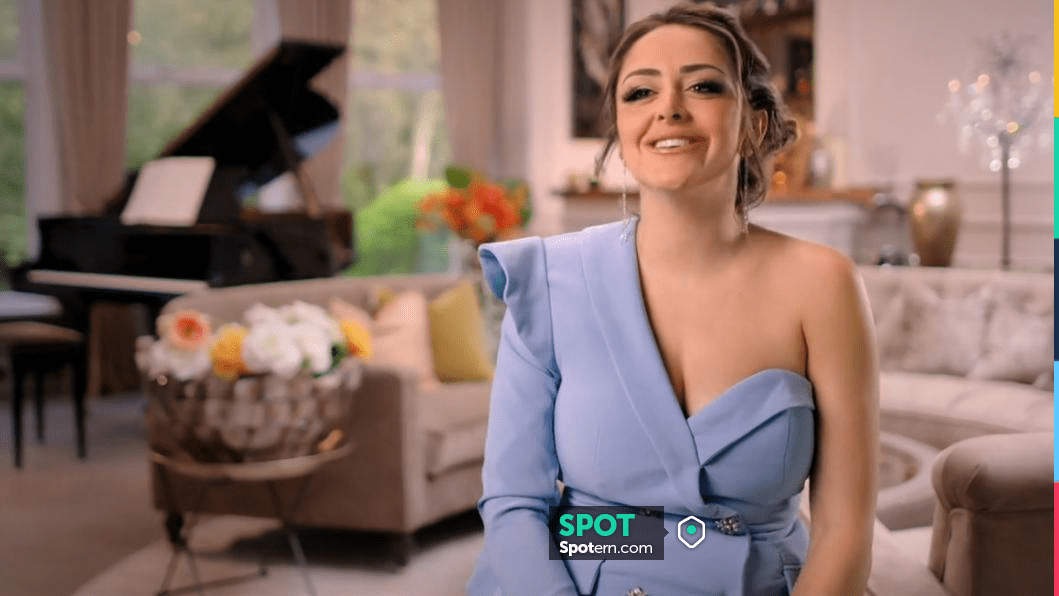 Somptueuse robe Alice Blue One-Shoulder Blazer portée par Hanna ...