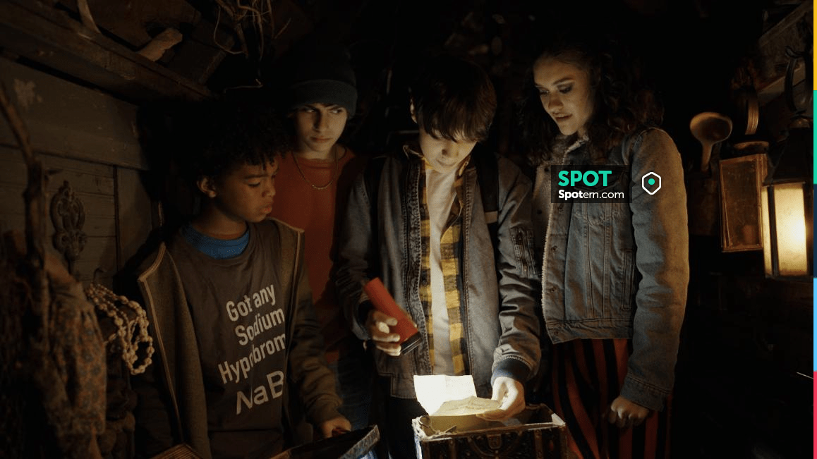 Levi's Denim Sherpa Trucker Jacket worn by Kate (Marissa Reyes) as seen ...