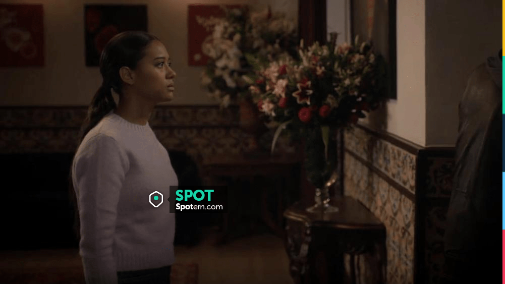 Frame Cash­mere Sweater worn by Sonya Karp (Jonetta Kaiser) as seen in ...