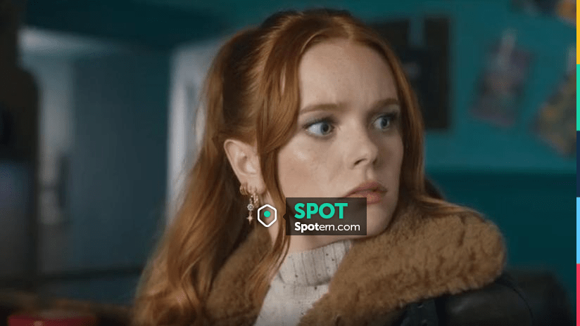 Gorjana Crew Gold Hoops worn by Bloom Peters (Abigail Cowen) as seen in ...