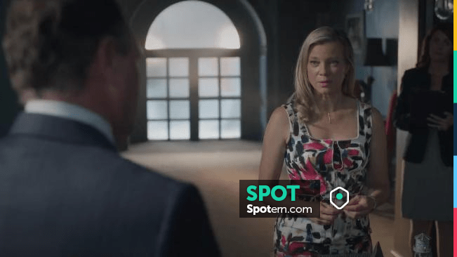 Marni El­e­gant Dress­es worn by Barbara Whitmore (Amy Smart) as seen ...