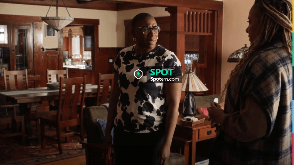 Sanctuary The Perfect T Shirt worn by Henrietta 'Hen' Wilson (Aisha ...